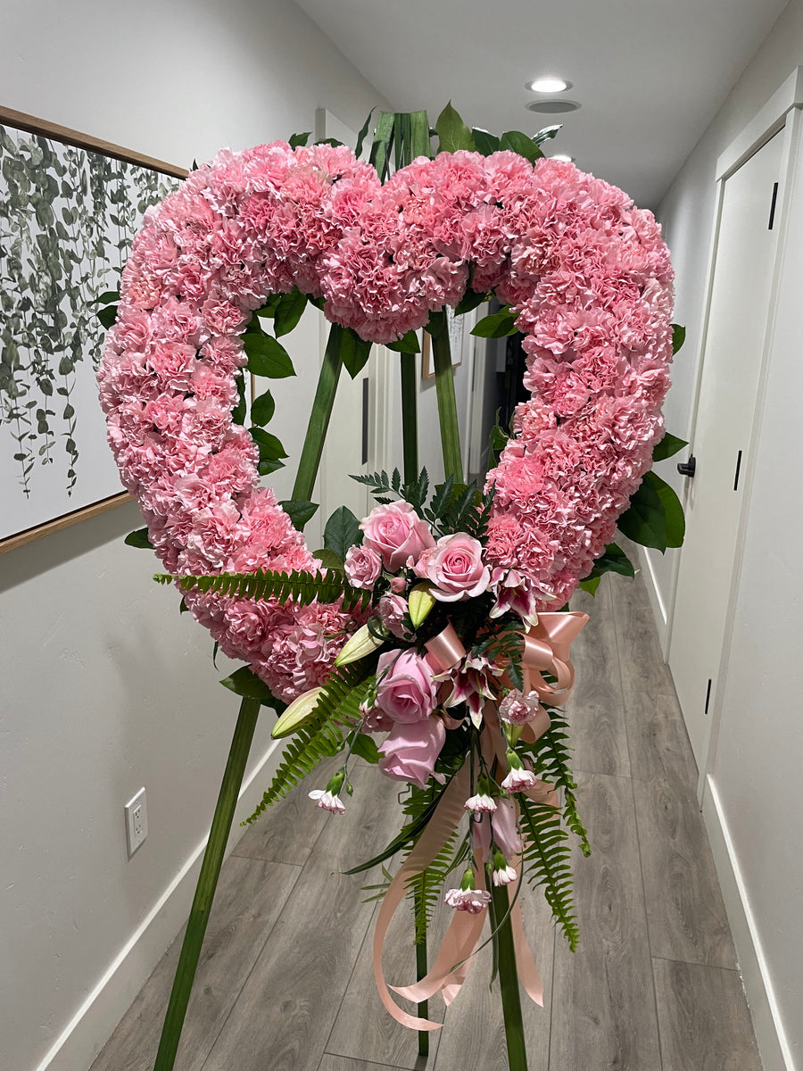 Pink Carnations Heart – De Young Flowers